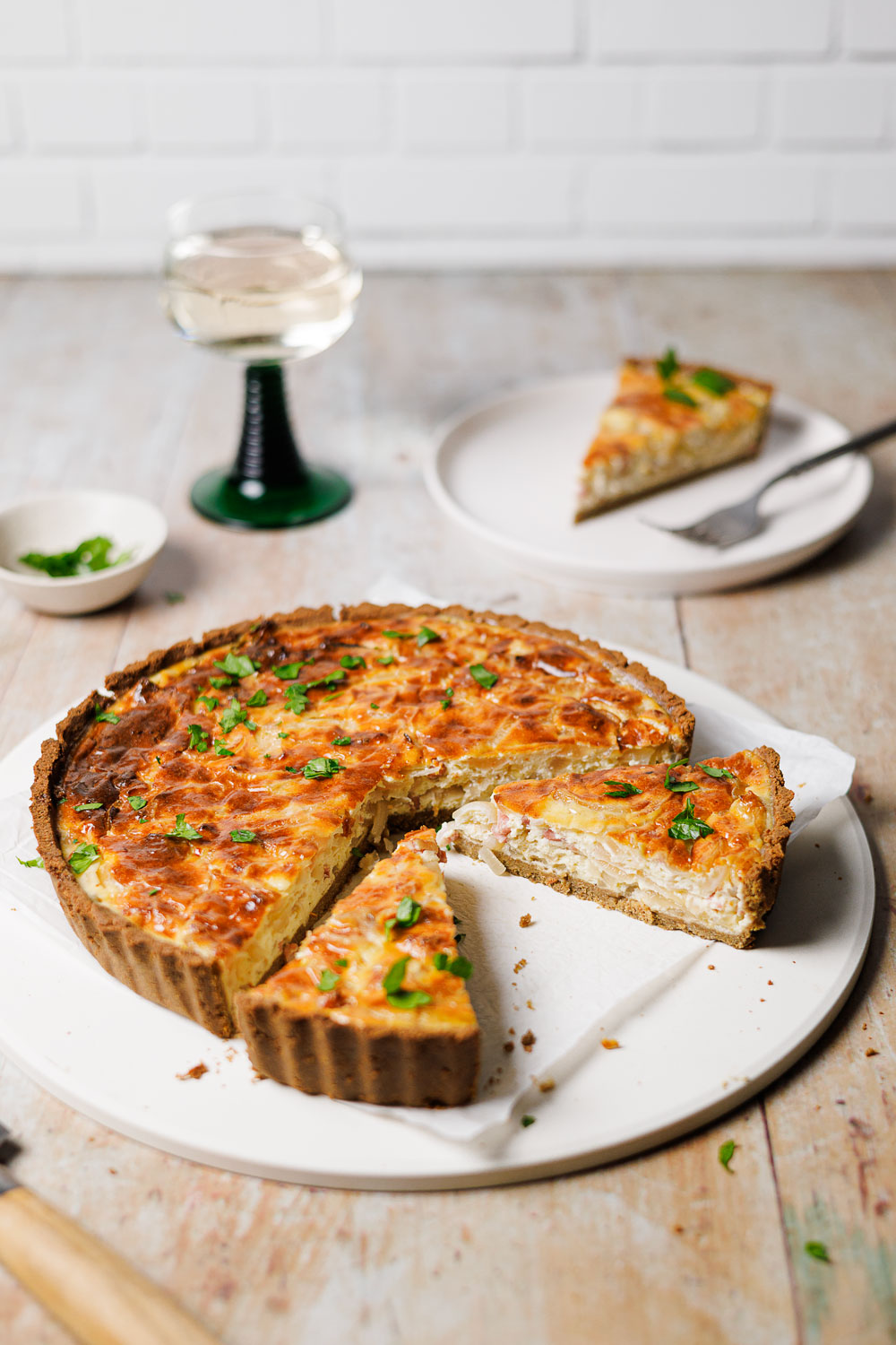 Low Carb Zwiebelkuchen mit deftigem Mürbeteig!